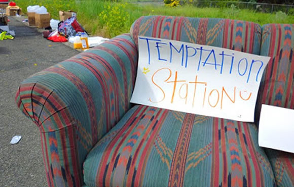 25 Funny Signs to Keep You Inspired and Laughing at Your Next Race